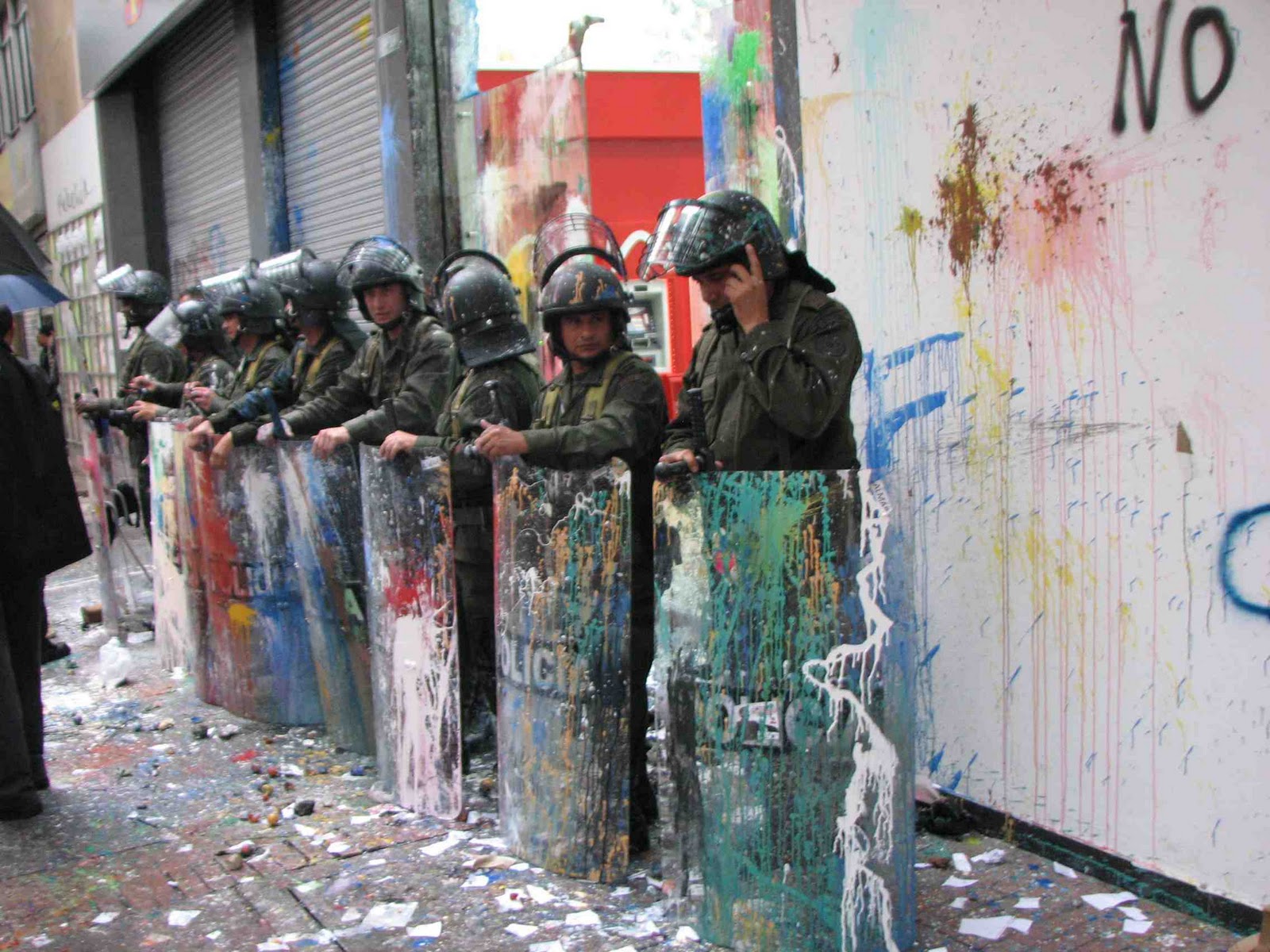 Mike's Bogota Blog: Protesters Paint the Police