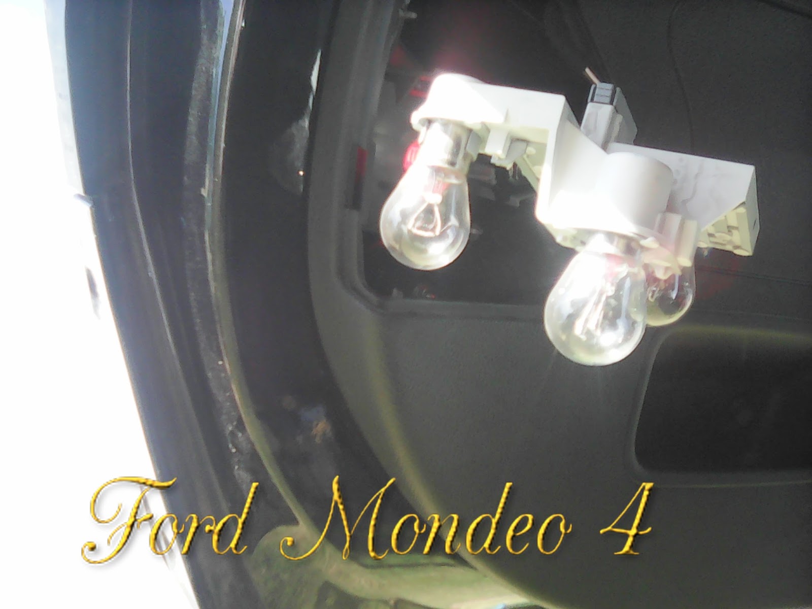 Ford Mondeo 4: МЕНЯЕМ ЛАМПЫ В ЗАДНЕМ ФОНАРЕ (НА ДВЕРИ БАГАЖНИКА)