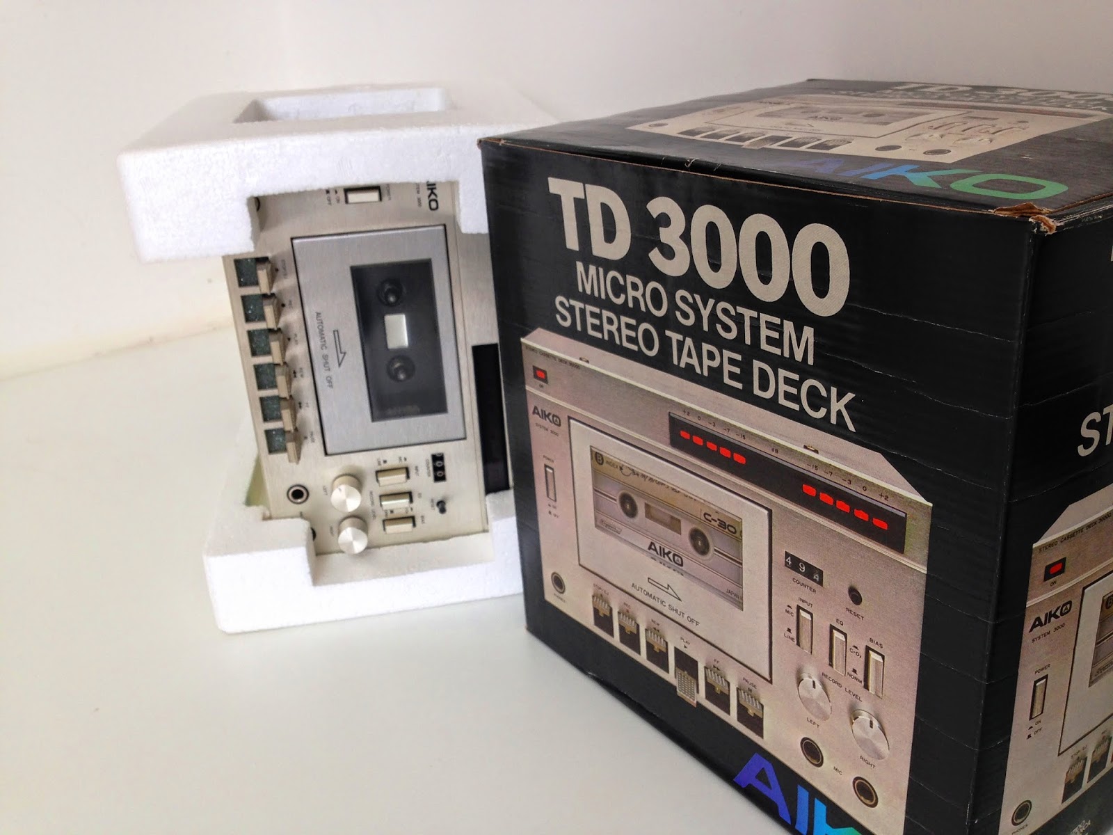 Página do Tempo/Janela do Tempo: Micro System Aiko S 3000 - Novo Exemplar