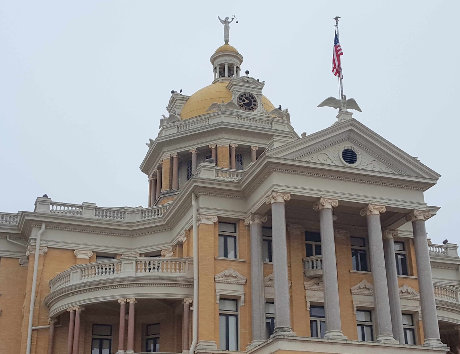 Wandering His Wonders: The Best Court House in All of Texas