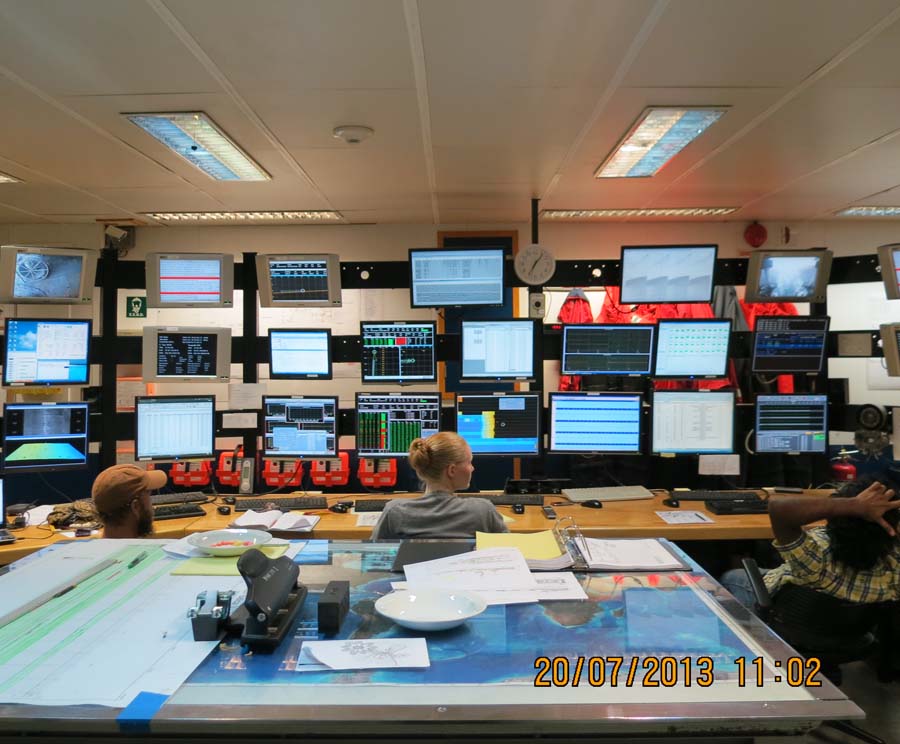 Galicia 3D: Step into our Office: A tour of the main science lab in the ...