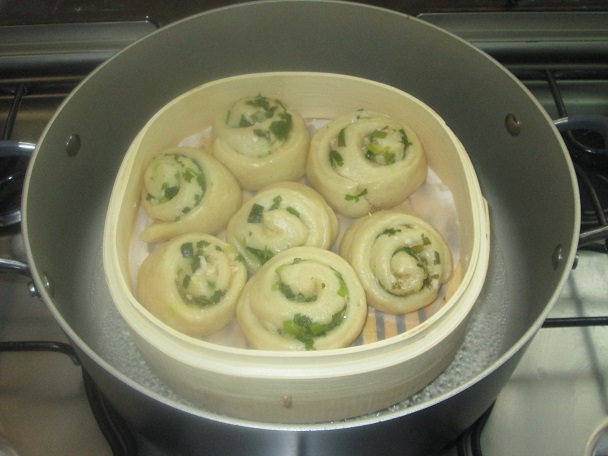 Shobha's Food Mazaa: TINGMOS / TING MOMOS / TIBETAN STEAMED BUNS