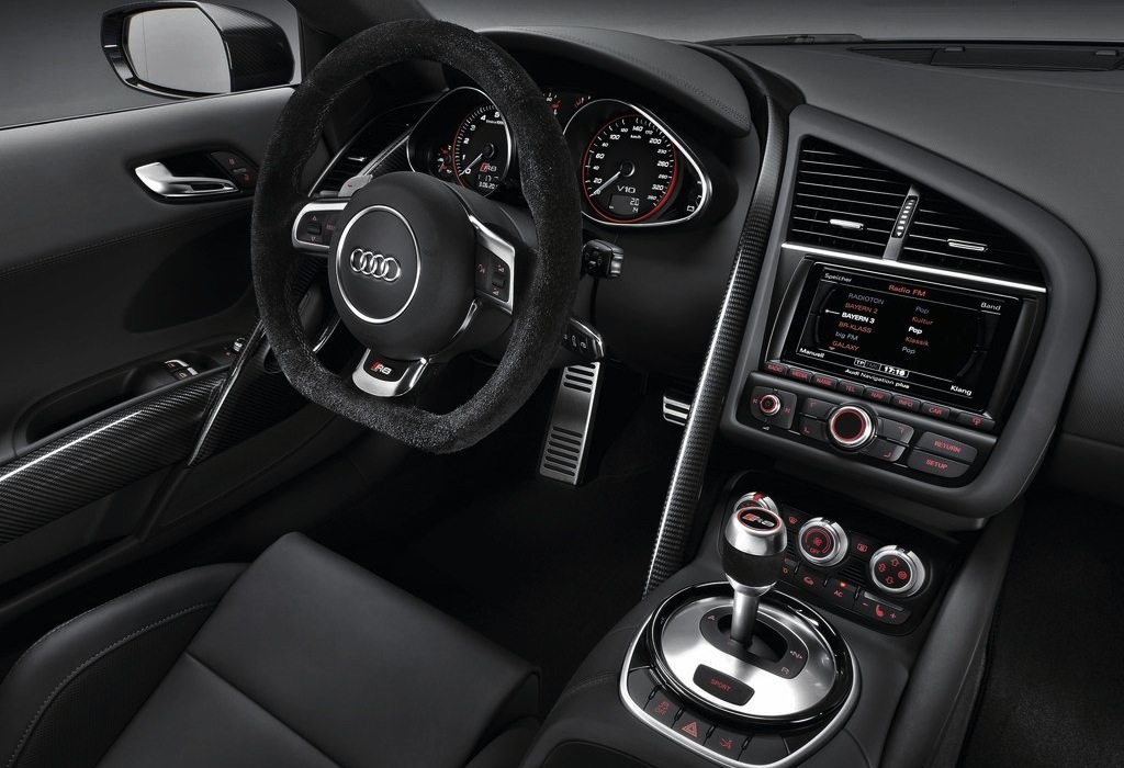 AUTO AND SUPER CARS: 2013 Audi R8 V10 Plus Equipped with Top Model Engine