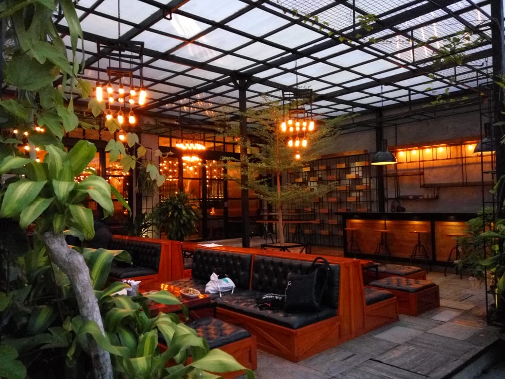 √MENIKMATI JOGJA DARI ROOFTOP CANTING RESTO | Meimoodaema || Travel Blogger