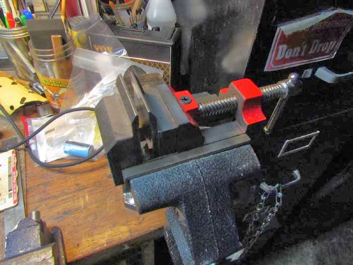 Stew-Mac Nut and Saddle Vise Crawls Backward (When Alarmed)
