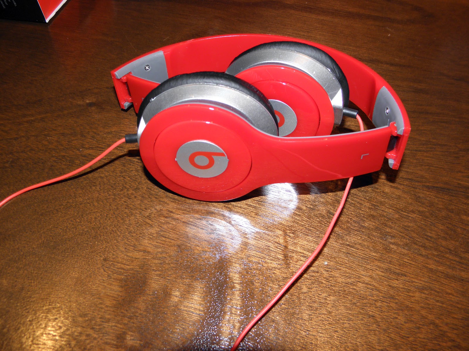 Buy it like a BOSS: Beats by Dr.Dre Solo HD replica (red)