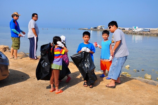 Richard Nicolasora Photography: Cleanliness & Peace - a beach cleanup ...