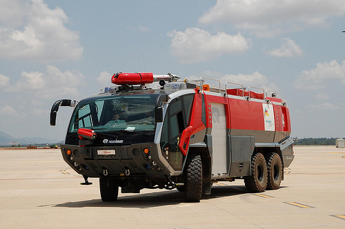 Mobil-Mobil Pemadam Kebakaran Khusus Airport - Artikel Bebas