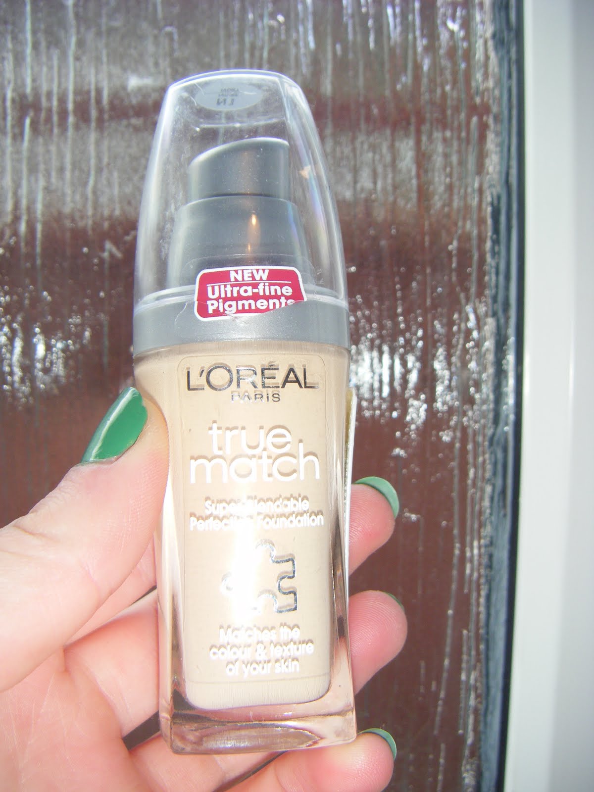 Gilded Glamour: Foundation Trials: L'Oreal True Match foundation