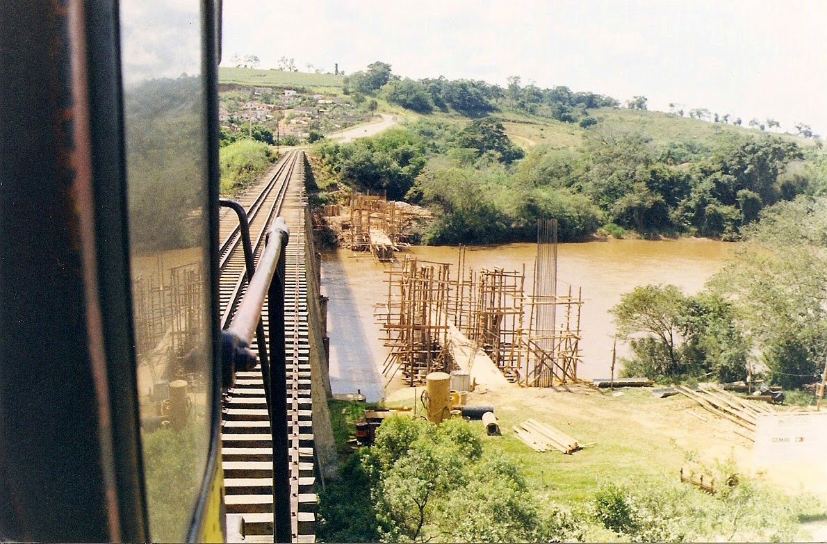 UMA VIAGEM PELOS TRILHOS DA CENTRO OESTE: Construção da ponte ...
