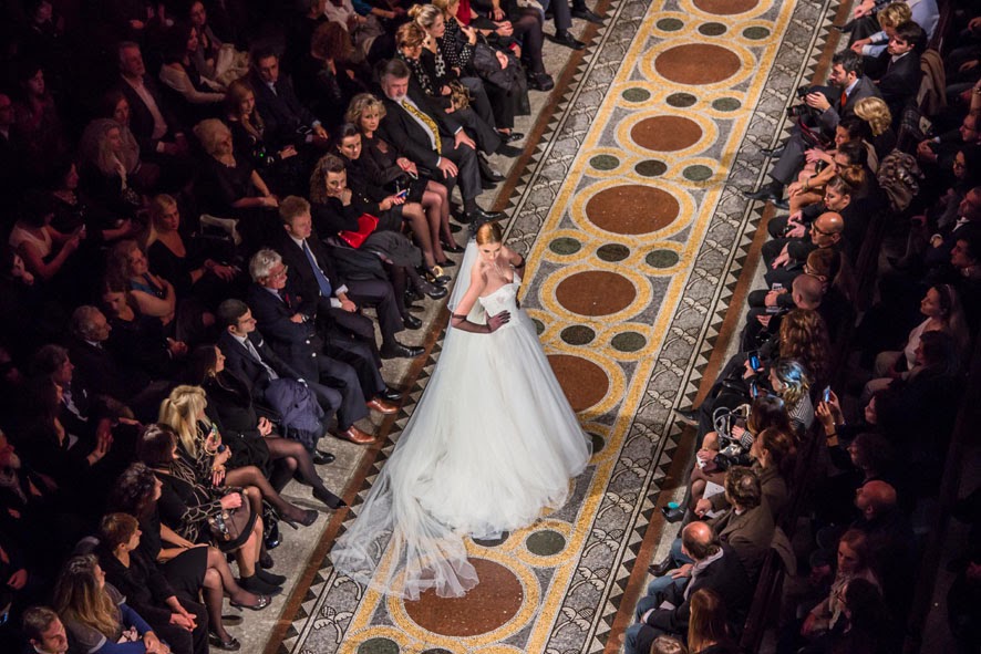 Gli abiti da sposa sfilano in chiesa: il successo di Roma Fashion White ...