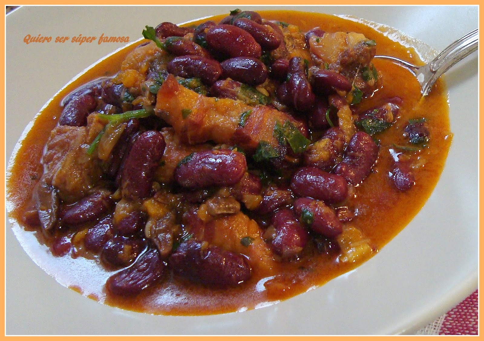 QUIERO SER SÚPER FAMOSA: Judías rojas con calabaza y setas