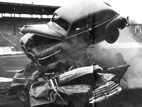 50 Vintage Photos of Classic Car Salvage Yards and Wrecks From Between ...