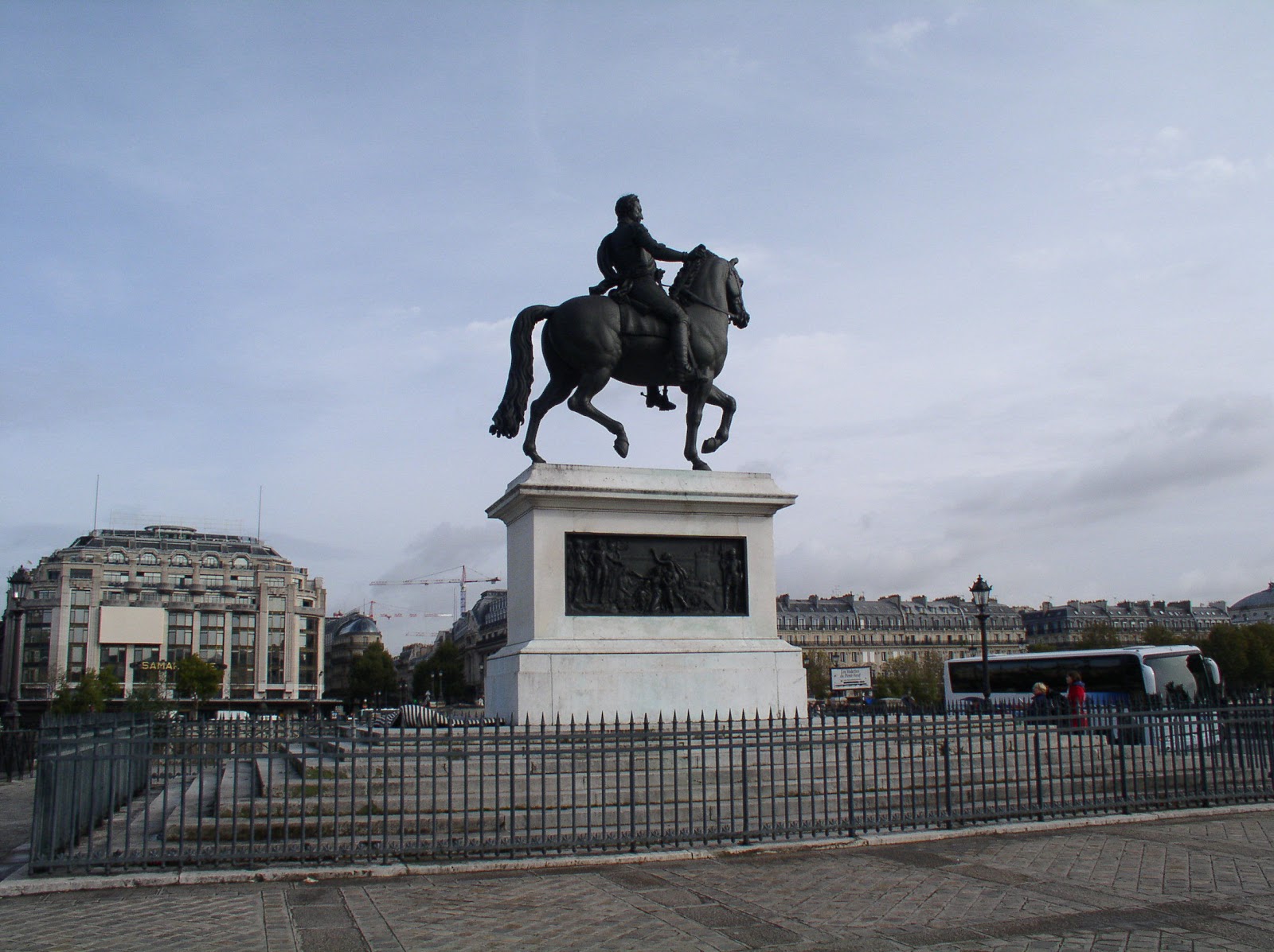 From Paris with Love: Pont Neuf and the Square du Vert-Galant