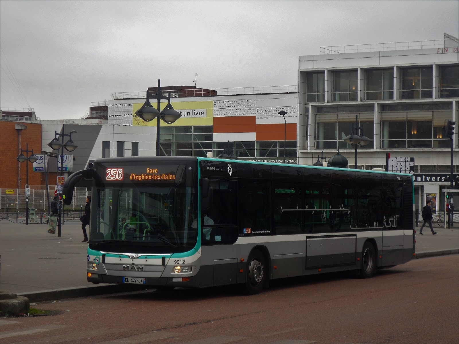 L'arrivée des Bolloré Bluebus 12m sur la ligne de bus RATP 341 ...