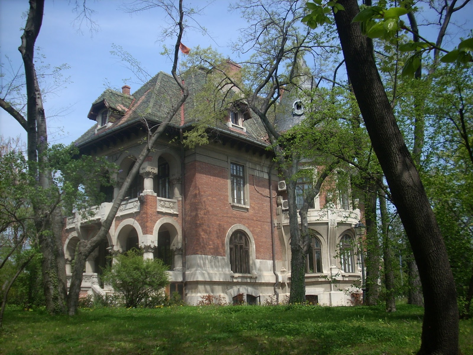 z b a t e r i - blog cu intentii bune: Casa lui Gigi. Becali.