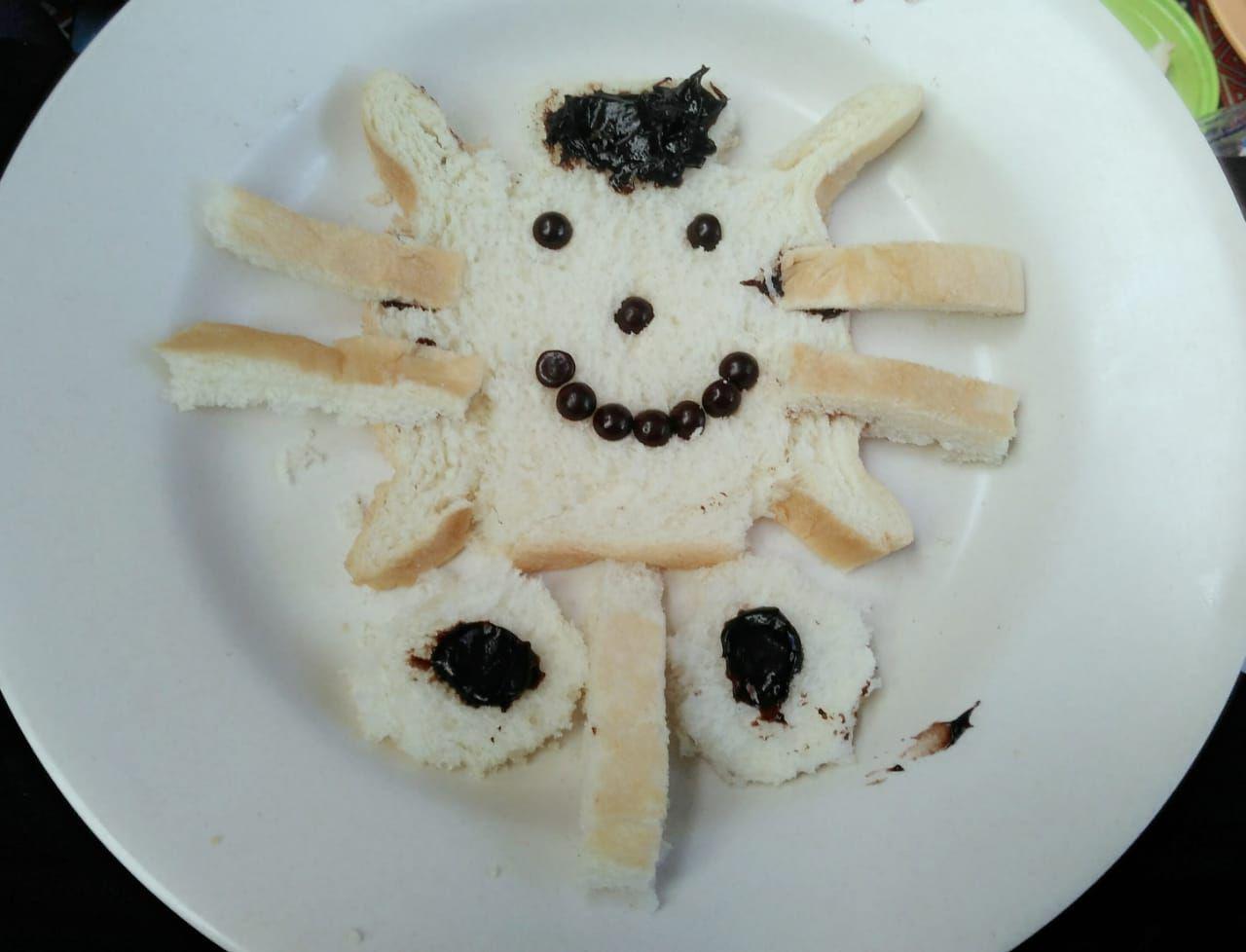 Menghias Roti-Roti Ajaib ala Familia Kreativa