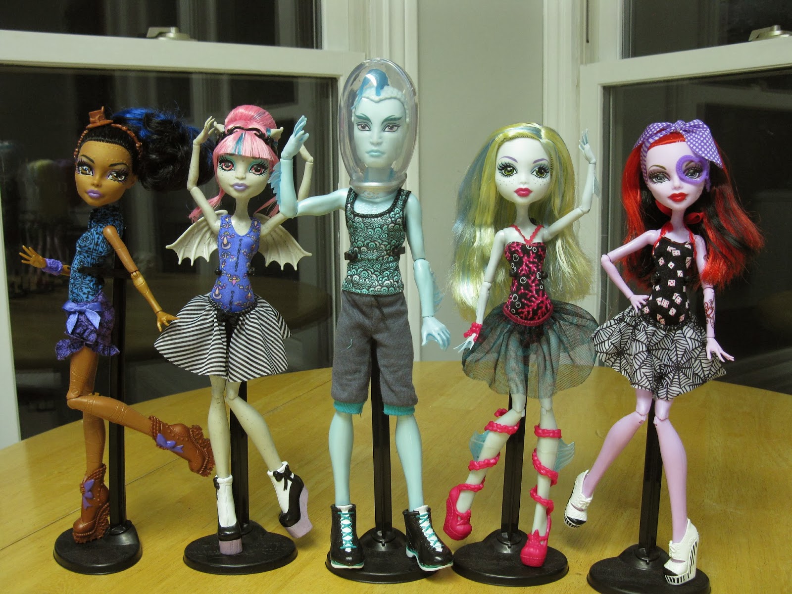 Christina Articulates: Boogie down! Monster High Dance Class 5-pack