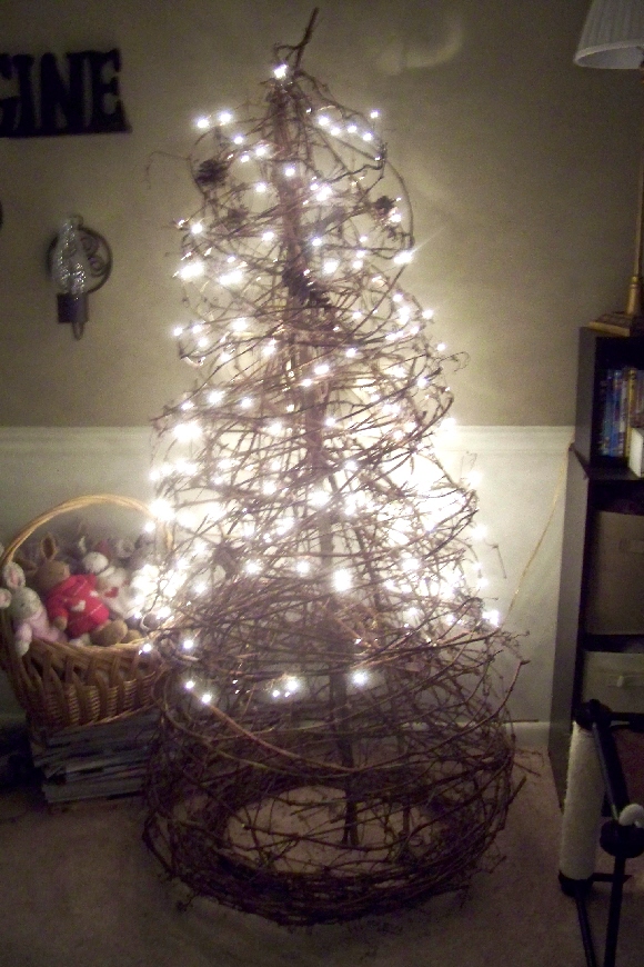abirdtakesflight: Handmade Grapevine Spectacular 5 foot Tree
