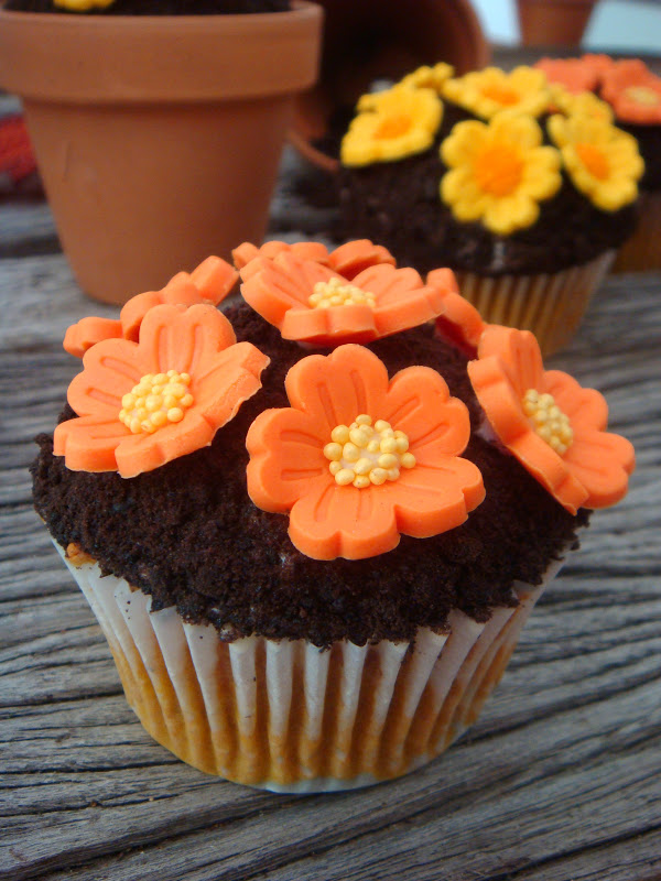 butter hearts sugar: Fall Flower Pot Cupcakes
