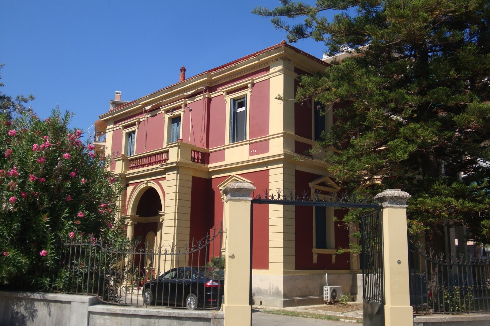Συλλέκτες ακροκεράμων.: ΝΕΟΚΛΑΣΣΙΚΑ ΚΤΙΡΙΑ ΑΠΟ ΤΗΝ ΚΕΡΚΥΡΑ
