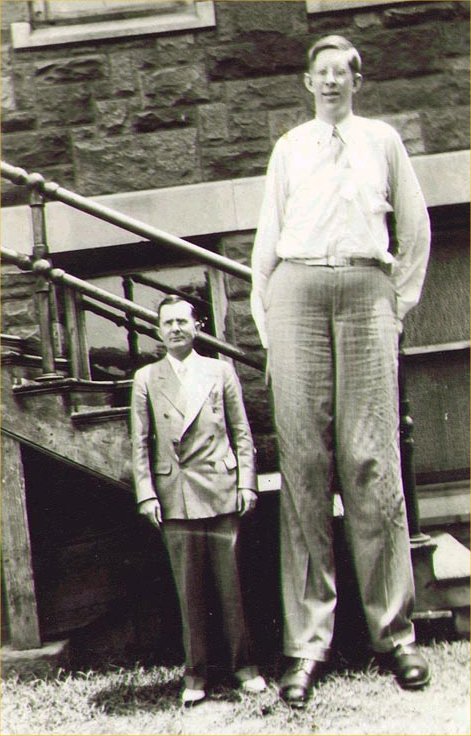 The world's tallest man - Robert Wadlow ~ ARHGUZ