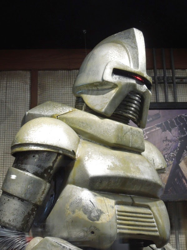 Hollywood Movie Costumes and Props: Cylons from Battlestar Galactica ...