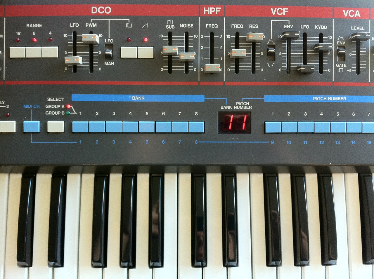 MATRIXSYNTH-P: Roland Juno-106 With Custom Maple Panels