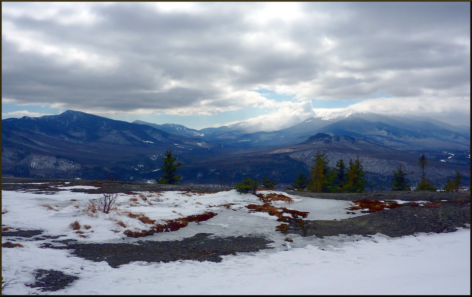 1HappyHiker: A Mountainous Gaze from Mt. Hayes (Mahoosuc Range)