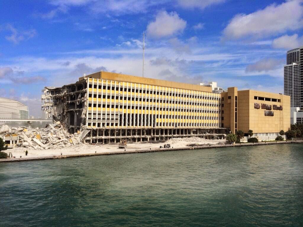 AL DIAZ PHOTO: A Huge Chunk of the Miami Herald Building Has Come Down