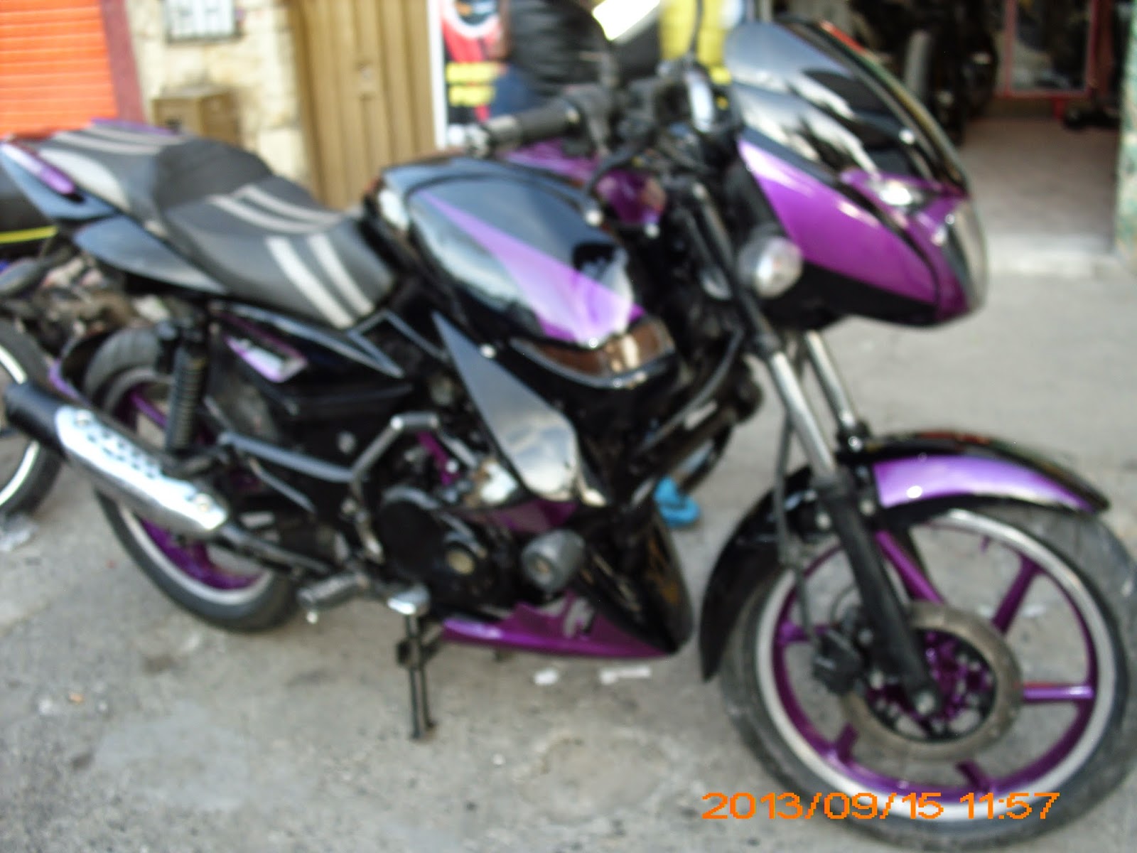 INDILUMOTOS: PULSAR 180