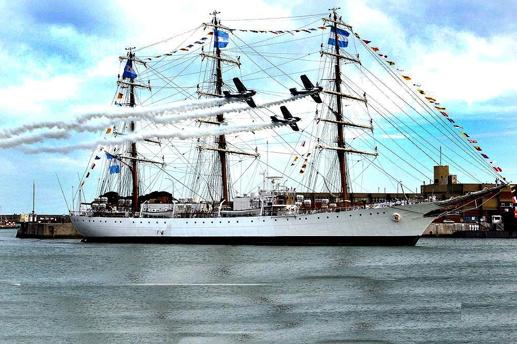 Currín: Así llegó la Fragata al puerto de Mar del Plata