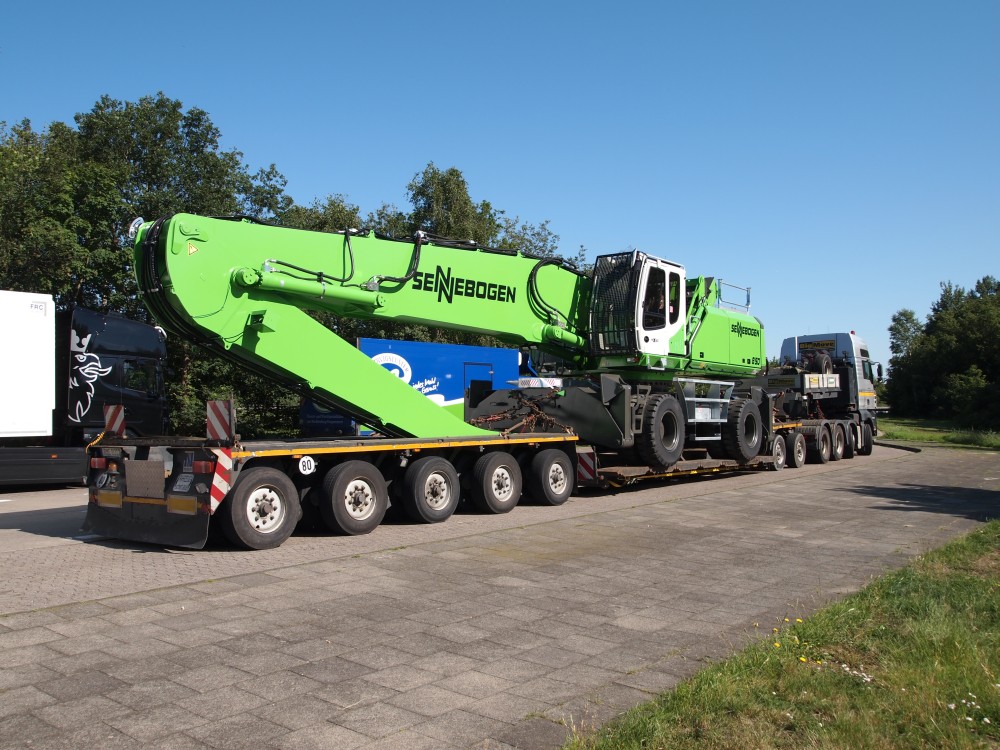 Schweres Gerät: Schwertransport mit Sennebogen 850