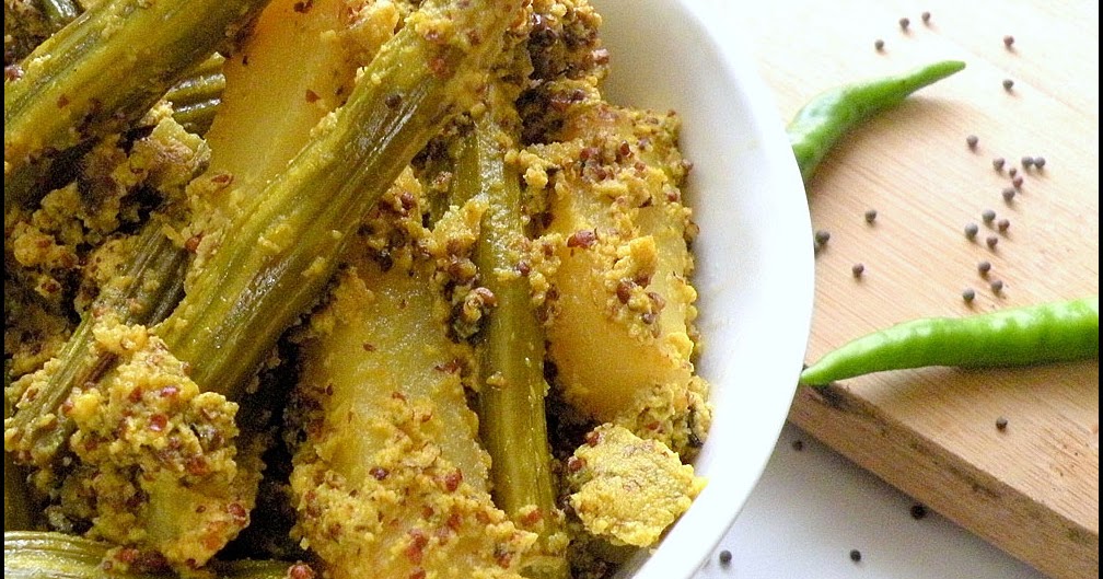 MM's Kitchen Bites: Sojne Data-r Chorchori/Drumsticks cooked with ...