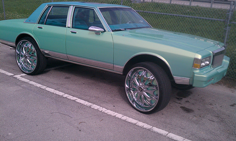 PHOTOGRAPHY BY MIAMIEARL: Box Chevy on 28" DUB Esinem Floaters
