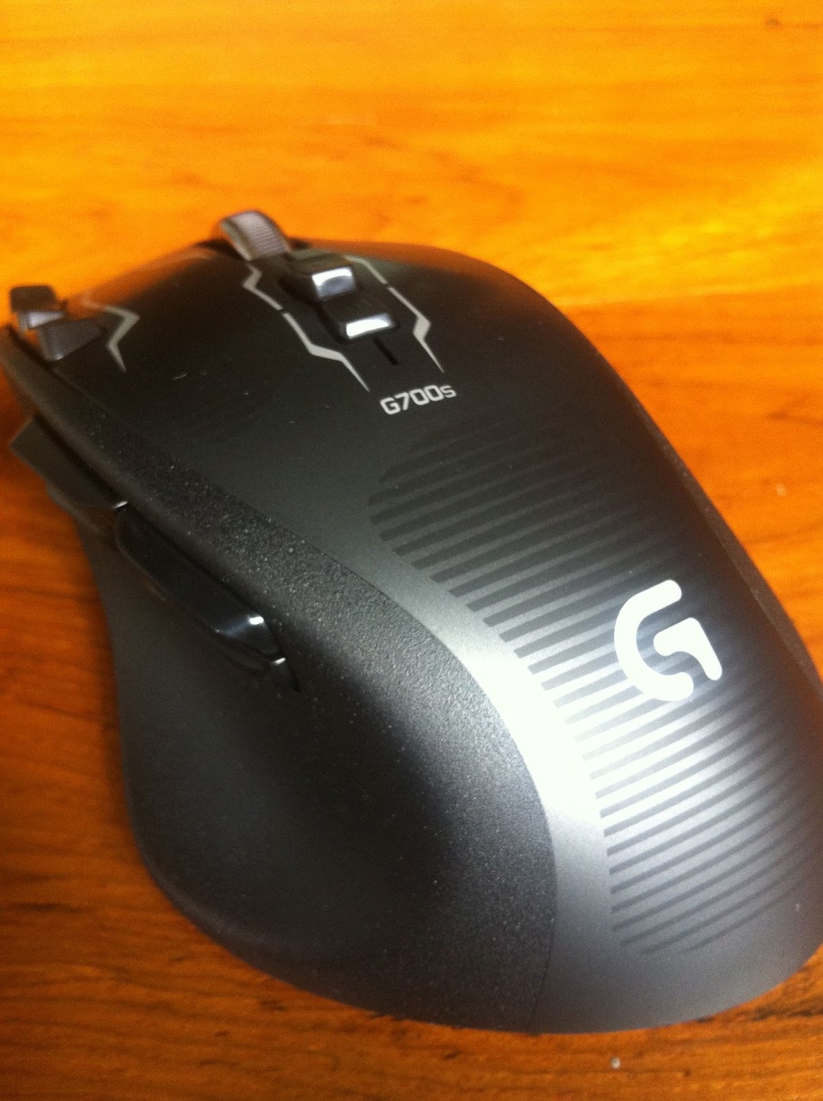Small Room's Gadget: Logitech G700S เม้าส์เกมมื่งที่มาพร้อมทุกอย่างที่ ...