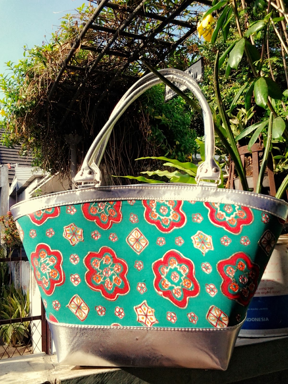 Tas Batik emas Rp.60000 ~ TAS ANYAMAN JOGJA