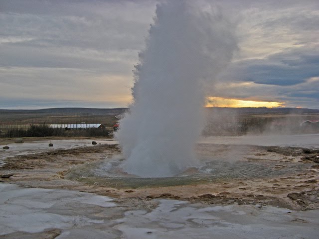 The beautiful building: Natural Wonders of The World: The Great Geysir ...