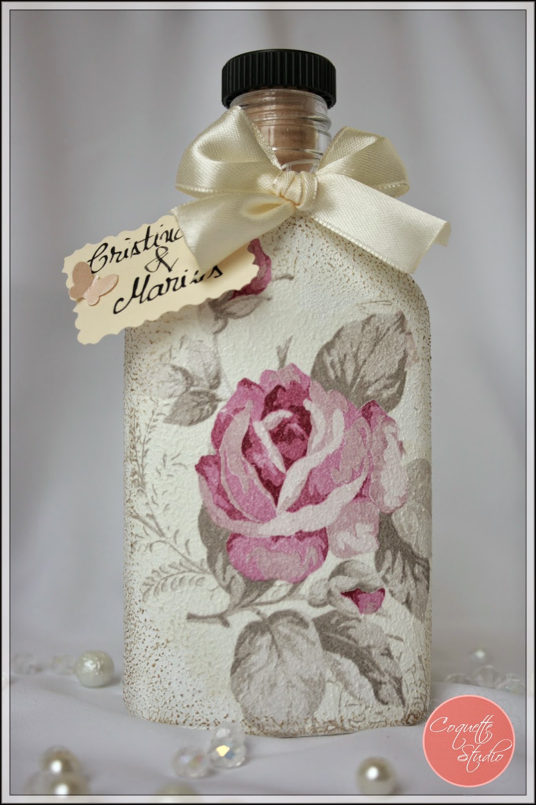 Coquette Studio: Sticle nunta decorate....pentru palinca, vin sau orice ...