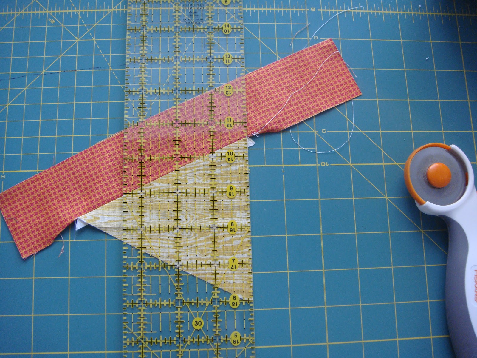 Sew Festive Handmade: Triangle Log Cabin Instructions