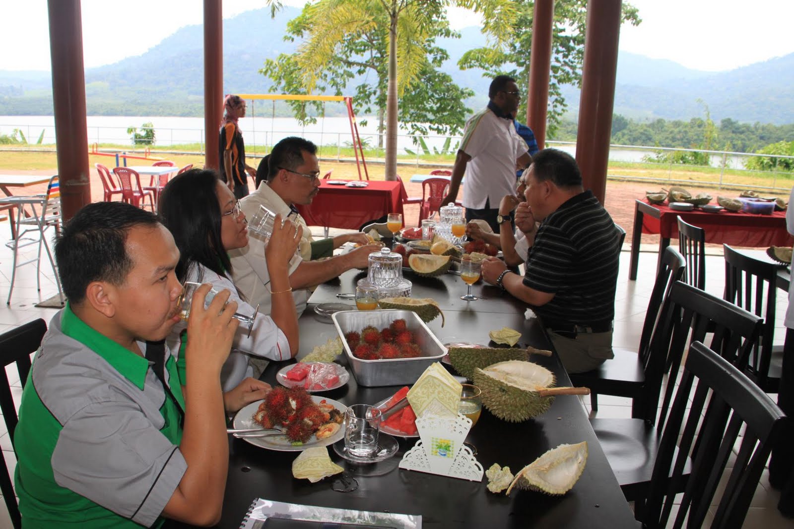 YB DATUK MOHD TAJUDIN ABDULLAH: Lawatan ke Ladang Lada Hitam/Putih oleh ...