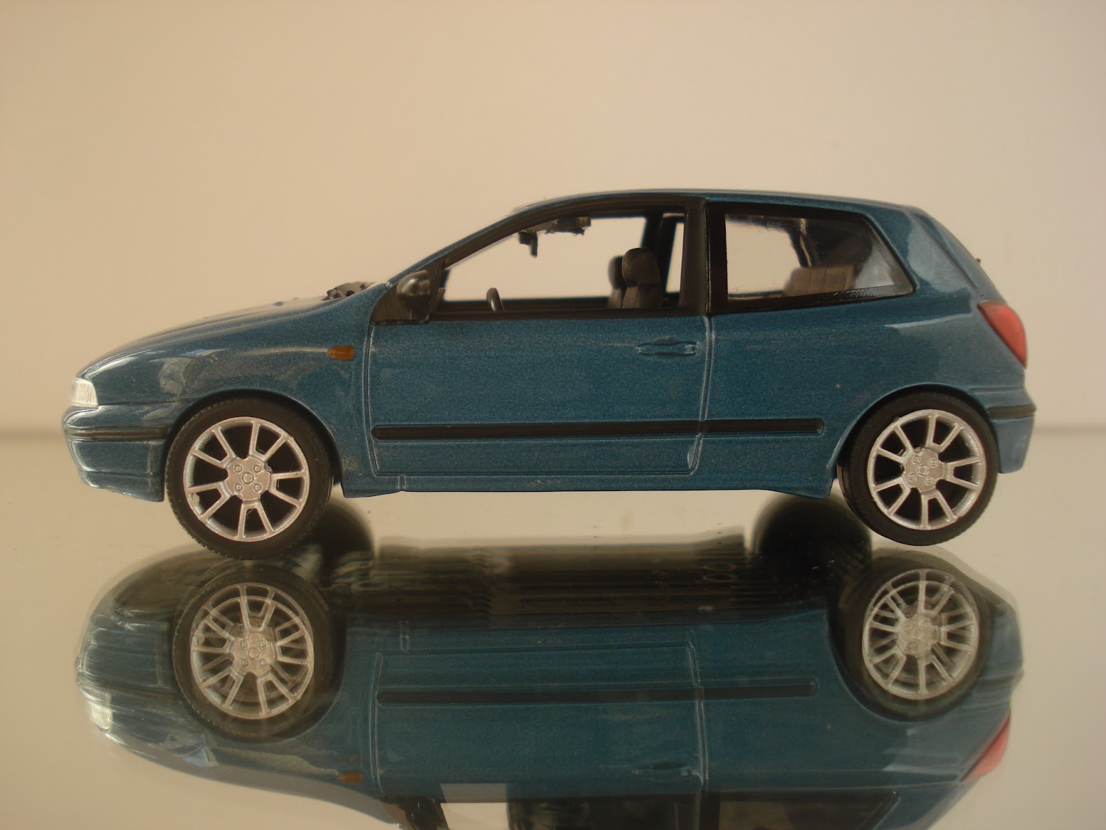 Mi Coleccion a Escala con Sabor Italiano: Fiat Bravo ( 1998 ) - Norev