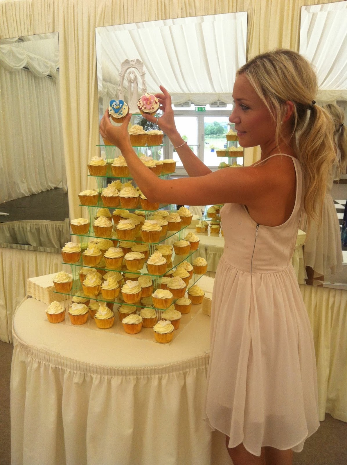 Kathryn's Report: 'I baked cupcakes to fund my pilot lessons' -Lisa Cusack