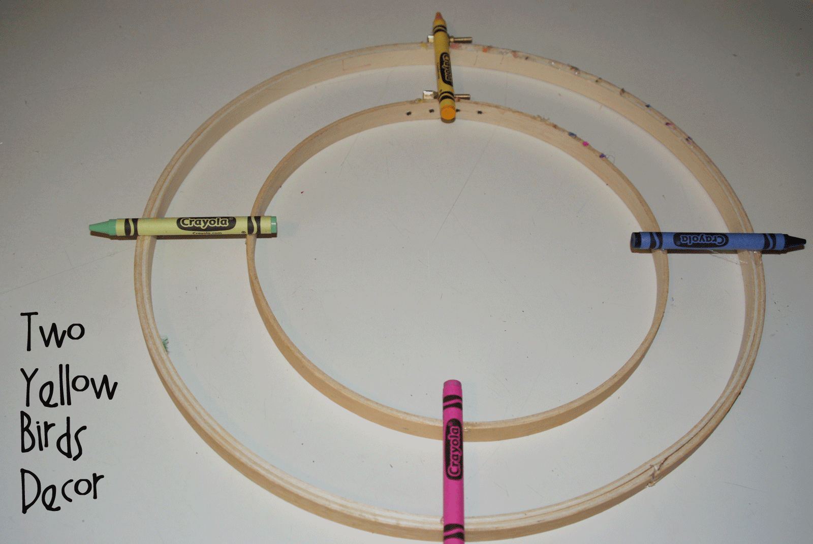 Two Yellow Birds Decor: Crayon Wreath Tutorial {Teacher's Gift}