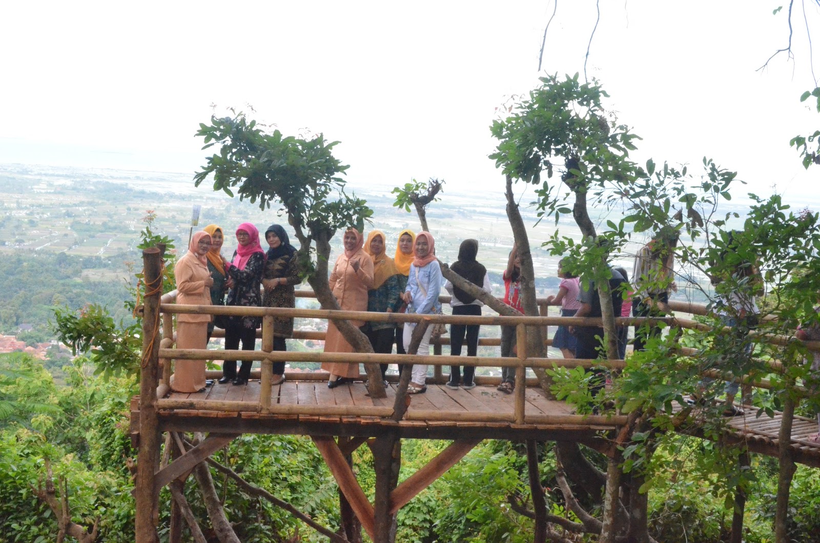 WISATA BANTEN: SURGA DI PUNCAK PINANG