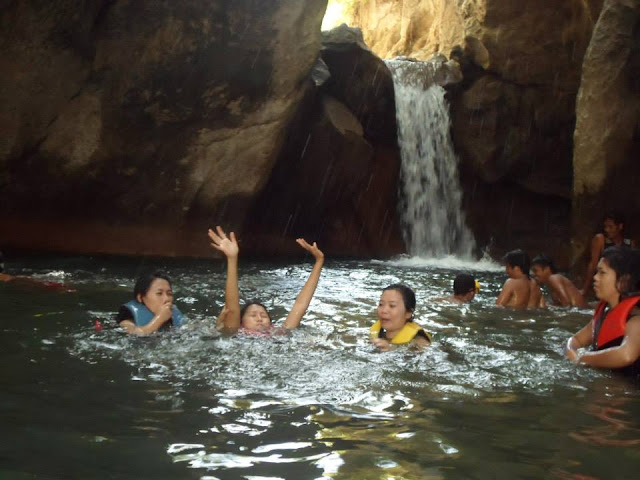 The Thrifty Wanderer: ESOY HOTSPRING, Catmon Cebu City