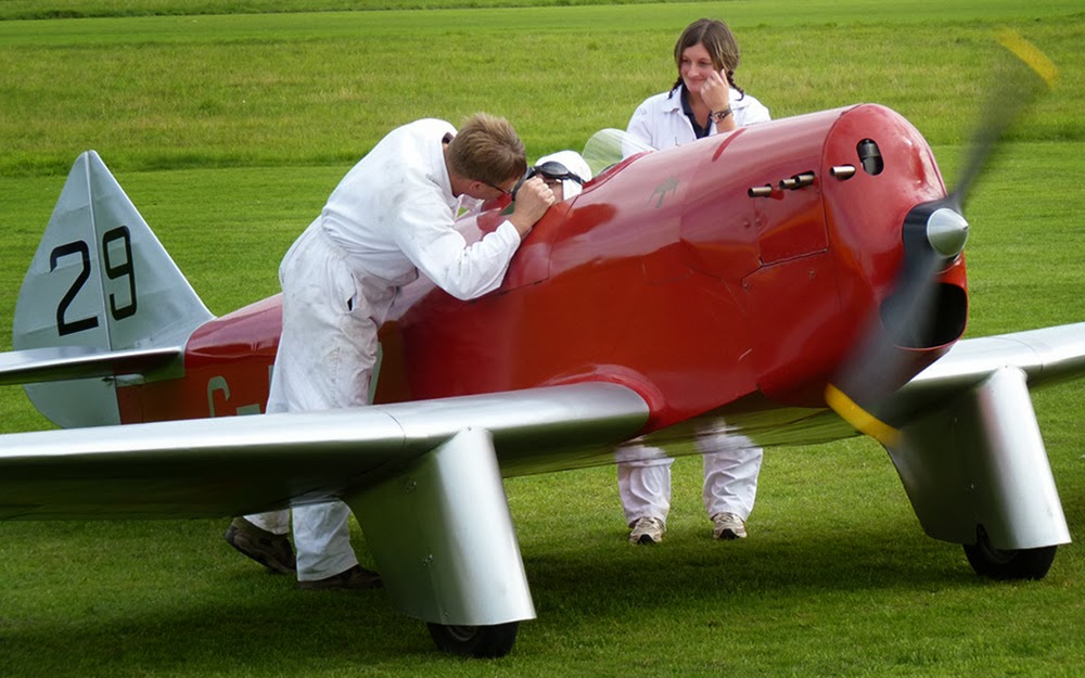 Free Flight -Vintage model airplane- cars-model retro avion et voiture ...