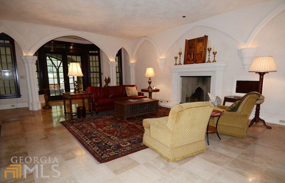 Inside The Real Hill House - #IHeartHollywood