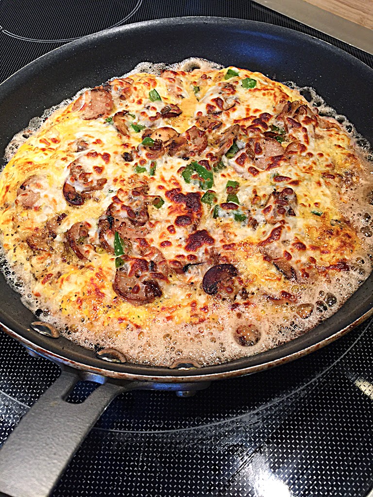 Boots Up Y'all : Egg Crust Pizza