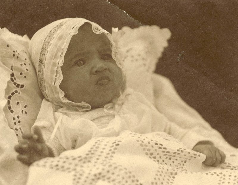 Little Girl Growing Up: 18 Adorable Photos of a German Girl From Baby ...